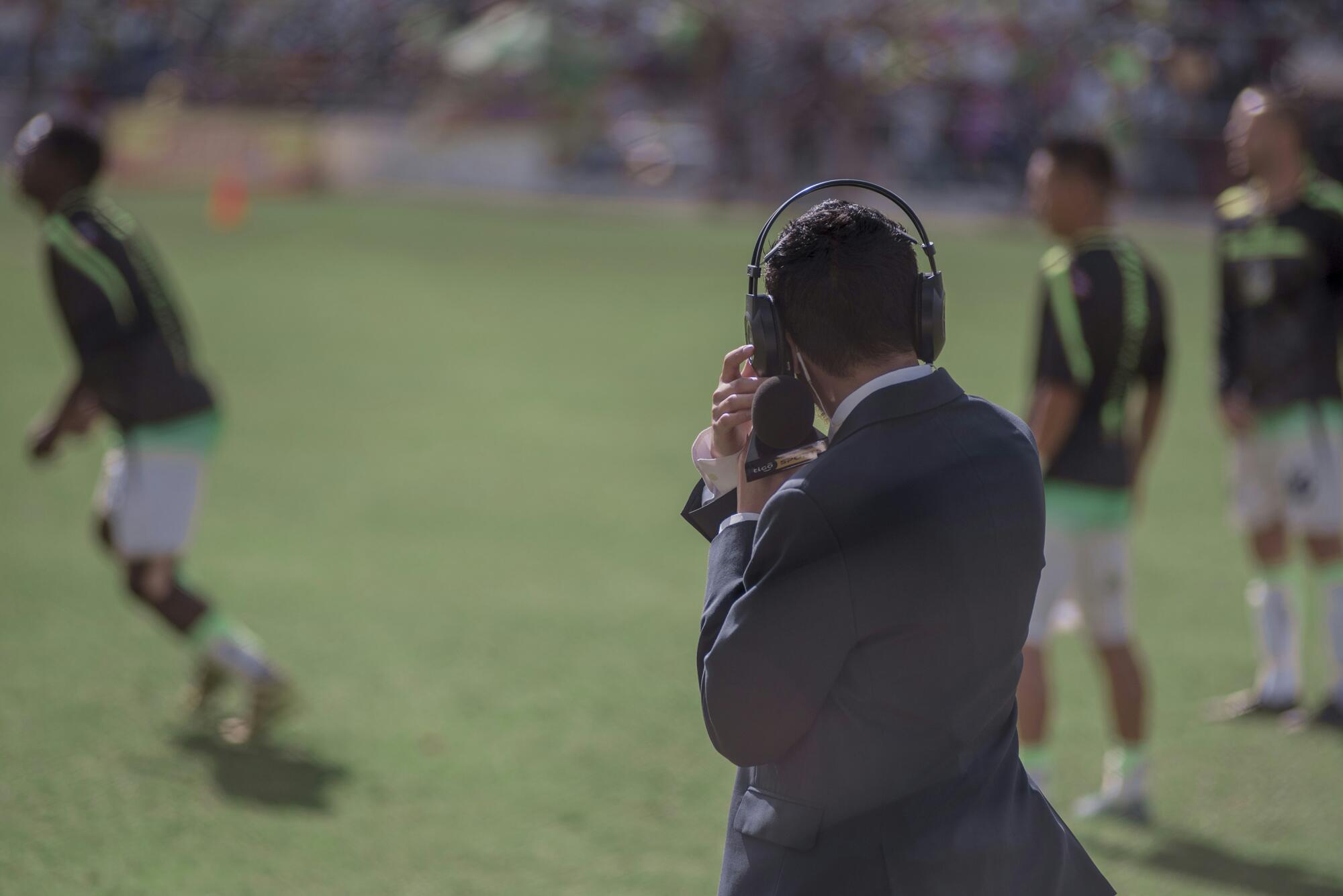 School Sports Commentating Tips: Quickly Elevate Your Game - WSN Live